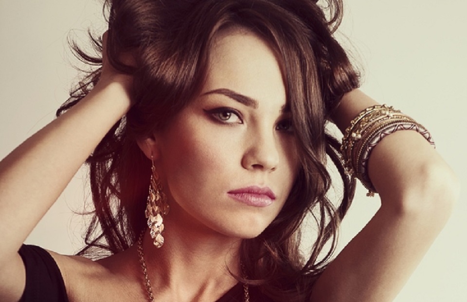 Kamelia lansează o nouă melodie, "Film de iubire" AUDIO | Stiri non ...